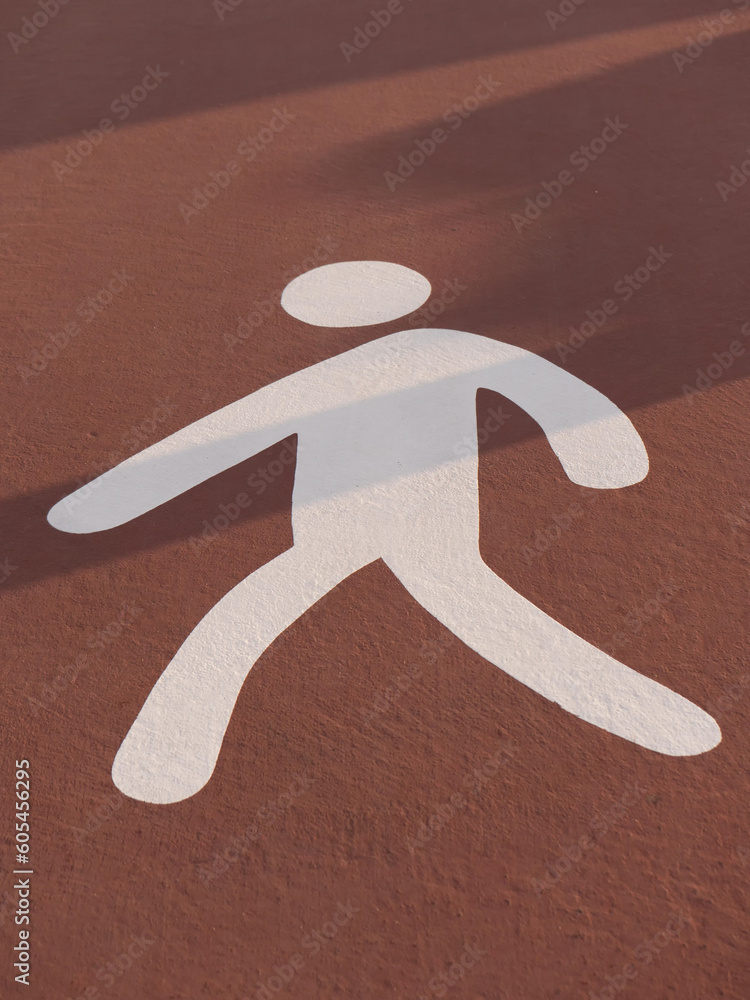 weißes Männchen als Symbol auf einer Strasse aufgemalt Stock Photo ...