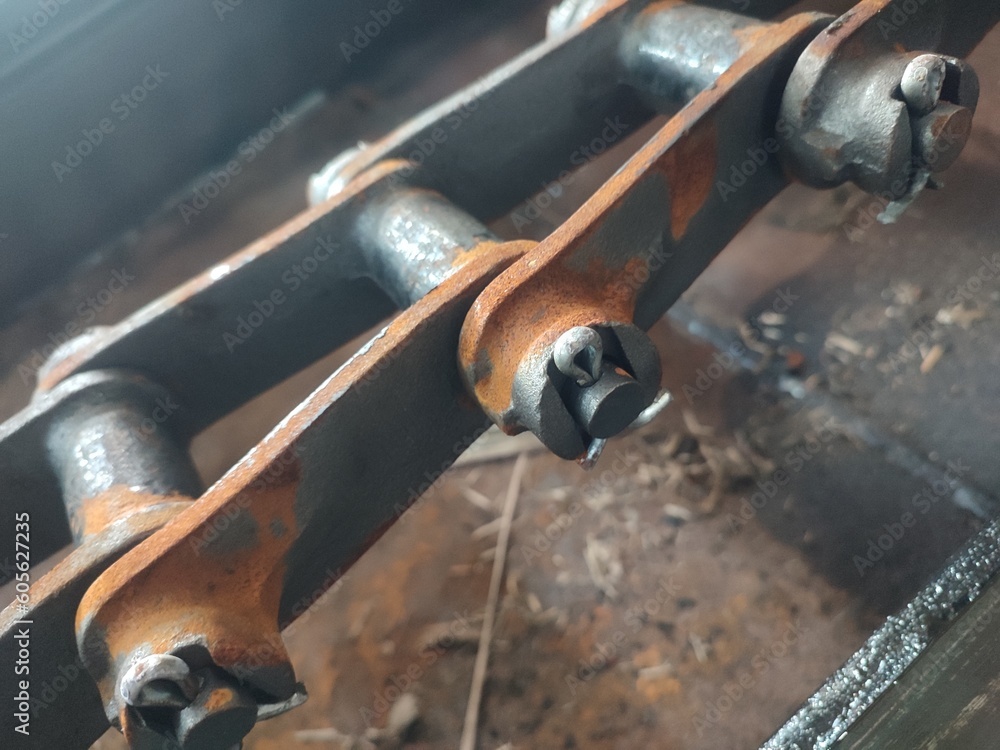 Conveyor chain can be interpreted as a walking chain, because it ...