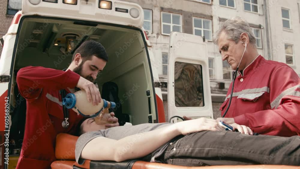 Stockvideon An EMS paramedic team provides medical care to an injured ...