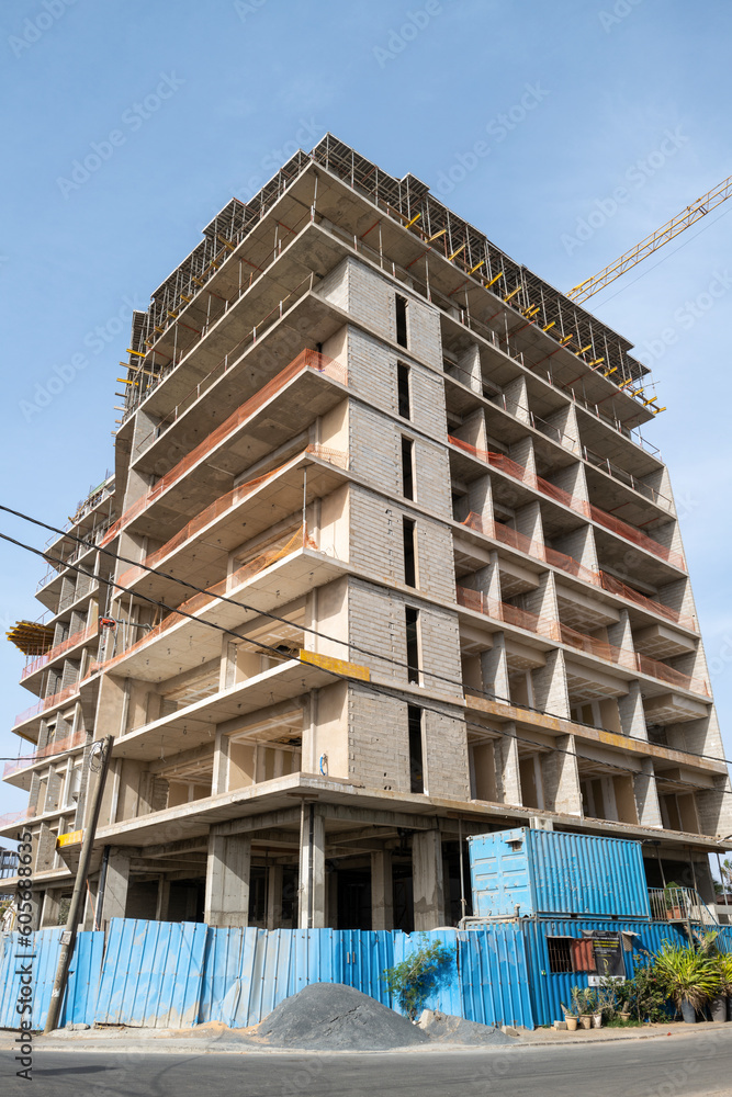 Un immeuble en construction dans la ville de Dakar au Sénégal en Afrique Stock Photo | Adobe Stock