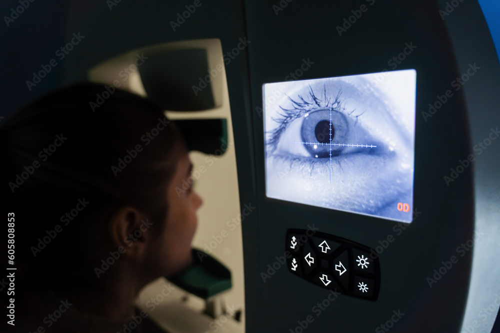 Foto de Perimetry visual field test for measure all areas of eyesight ...