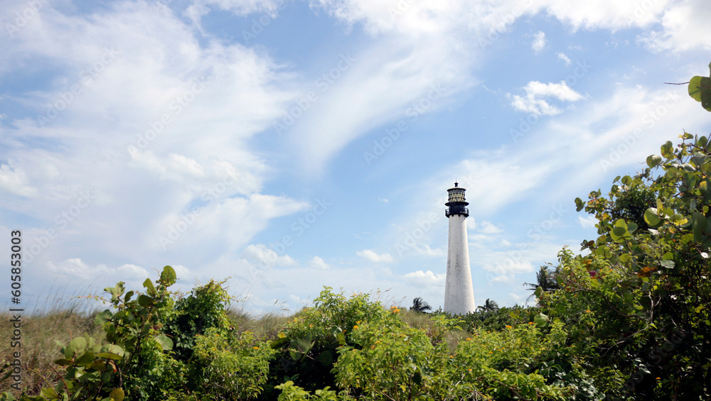 Foto de Key Biscayne Lighthouse: Iconic Beacon of Miami's Coastal Charm - Striking Stock Photos ...