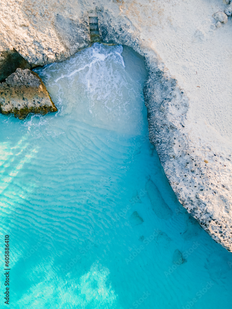 Tres Trapi Steps Triple Steps Beach, Aruba completely empty, Popular ...