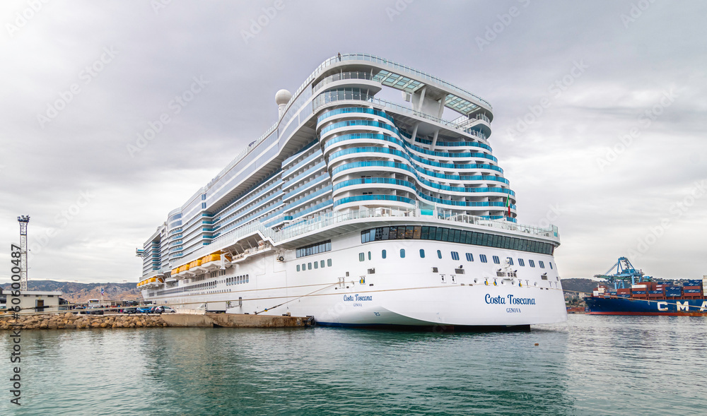 Marseille, France - 20 mai 2023 : Vue du navire de croisière Costa ...
