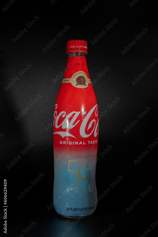 Foto de Coca Cola Limited Edition 50 years Walt Disney World do Stock ...