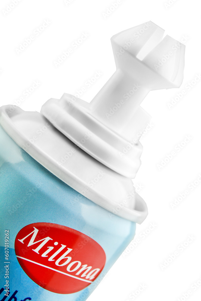 Milbona sprühfertige Sahne Die Leichte Hintergrund weiß close up Stock Photo | Adobe Stock