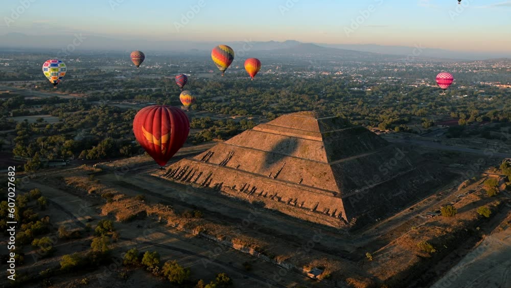Sunrise over the Pyramids of the Moon and Sun in Teotihuacan, Mexico ...