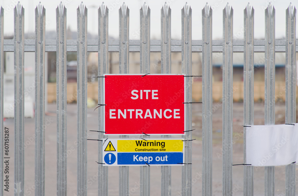 Site entrance sign on fence boundary at construction site Stock Photo ...