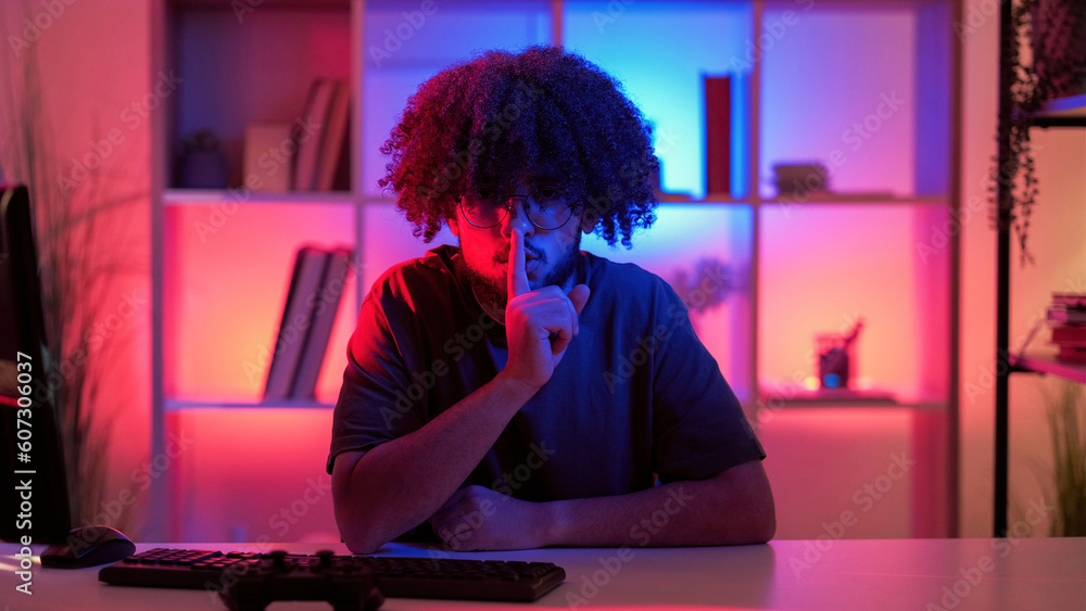 Quiet Hands On Desk