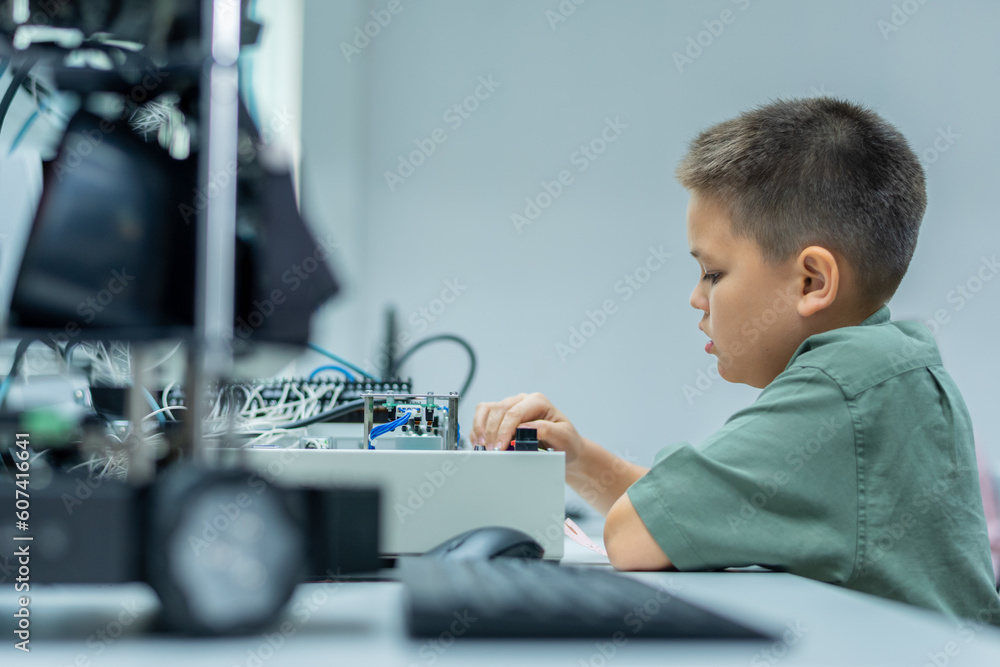 Foto de Boy male teen child concentrate enjoy Machine Learning Robot is ...