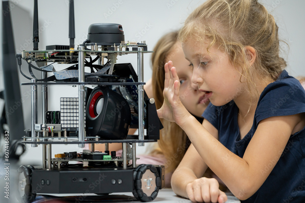 Foto de Group Kid teen child enjoy Machine Learning Robot arm is Moving ...