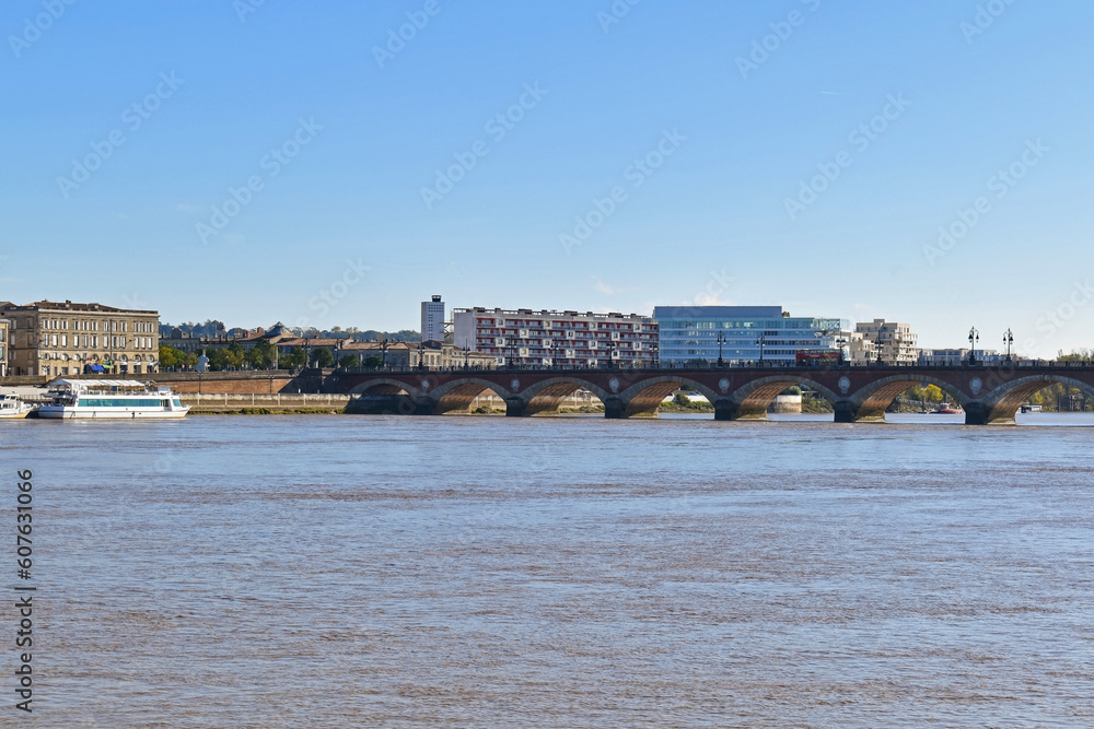 EL RIO GARONA ES UNO DE LOS MAS IMPORTANTES DE EUROPA OCCIDENTAL, NACE ...