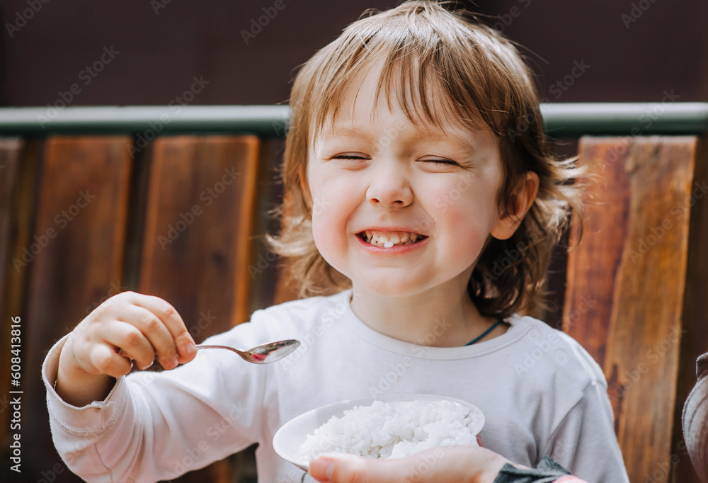Foto de Handsome long-haired little boy of preschool age, happy child ...
