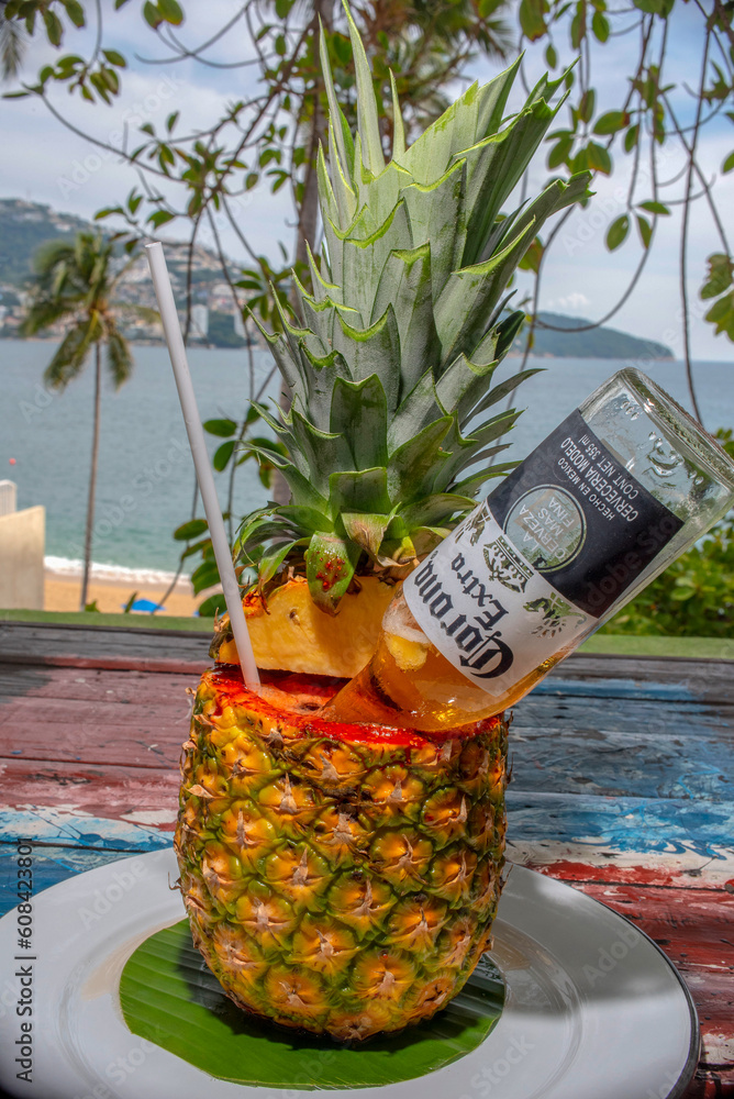Cerveza corona en una piña, piñas locas Stock Photo | Adobe Stock