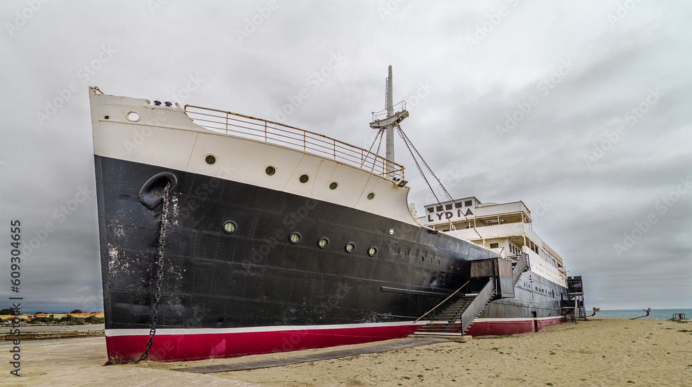 Le Barcarès, France - 08 novembre 2023 : Ancien navire de croisière le ...