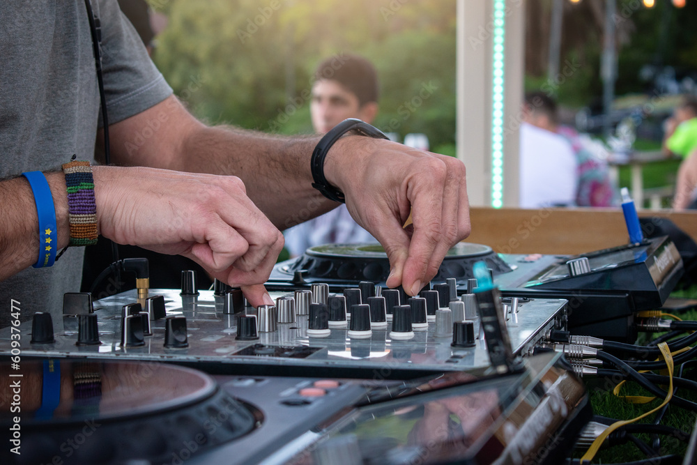 DJ trabajando con su consola en un bar al atardecer Stock Photo | Adobe ...