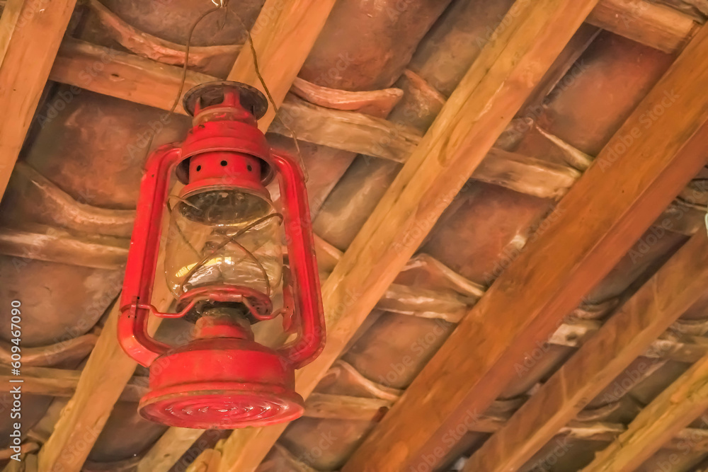 Classic shaped Electric paraffin pressure lamps or kerosene lamp ...