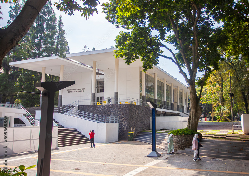 Foto de Bandung Institute of Technology (ITB) campus, one of the most ...