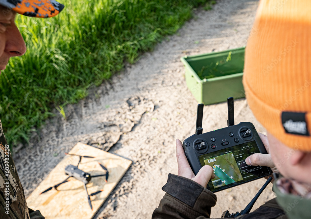 Rehkitzrettung - Drohne mit Wärmebildkamera wird eingesetzt bei der Rettung. Stock Photo | Adobe ...