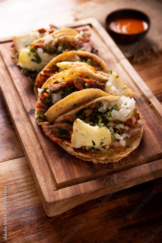 Tacos al Pastor. Tambien conocidos como Tacos de Trompo, son el tipo de ...