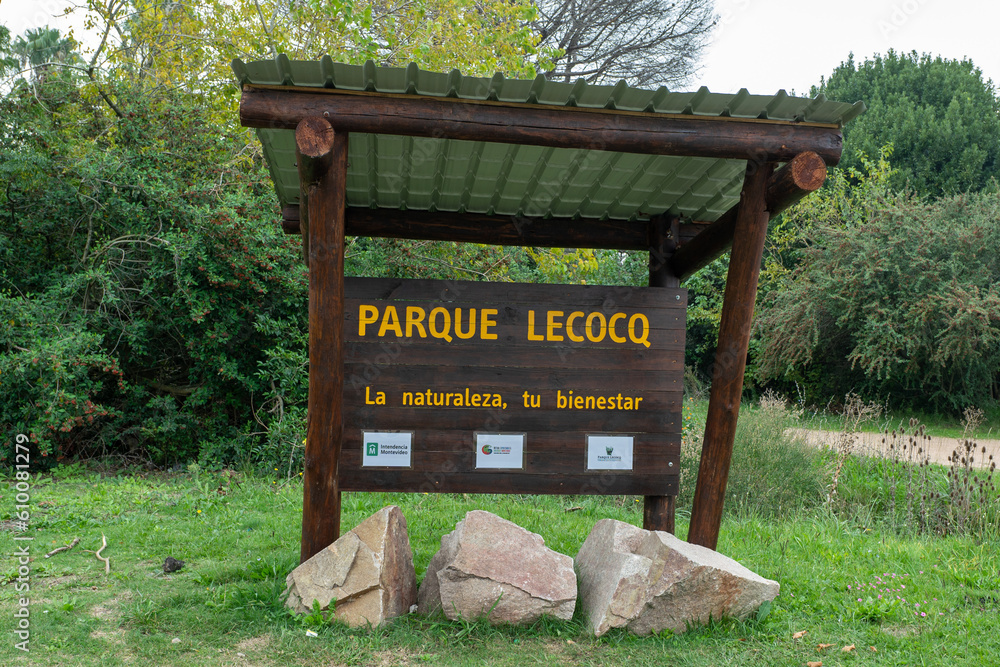 Foto de Montevideo, Uruguay : 2023 June 5 : Main entrance of the Parque ...