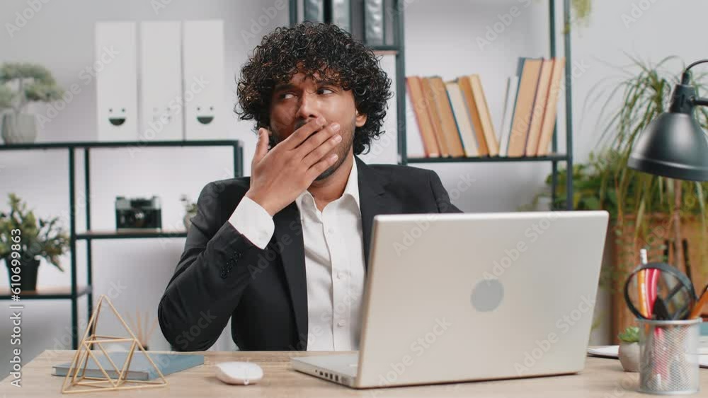 Vidéo Stock Inefficient tired young businessman working sleeping on ... Vidéo Stock Inefficient tired young businessman working sleeping on ...