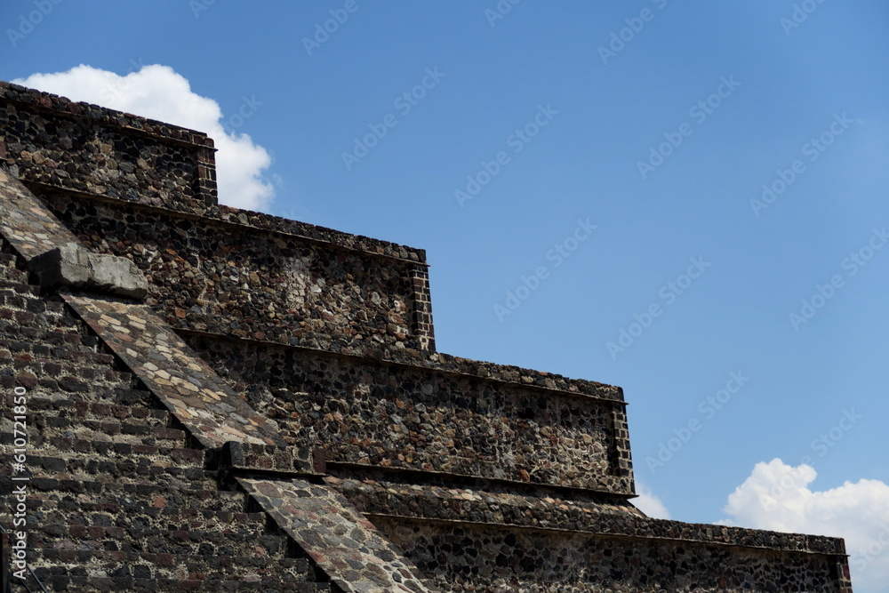 Pyramide du Soleil (Pirámide del Sol en espagnol; Tonatiuh itzacual en ...