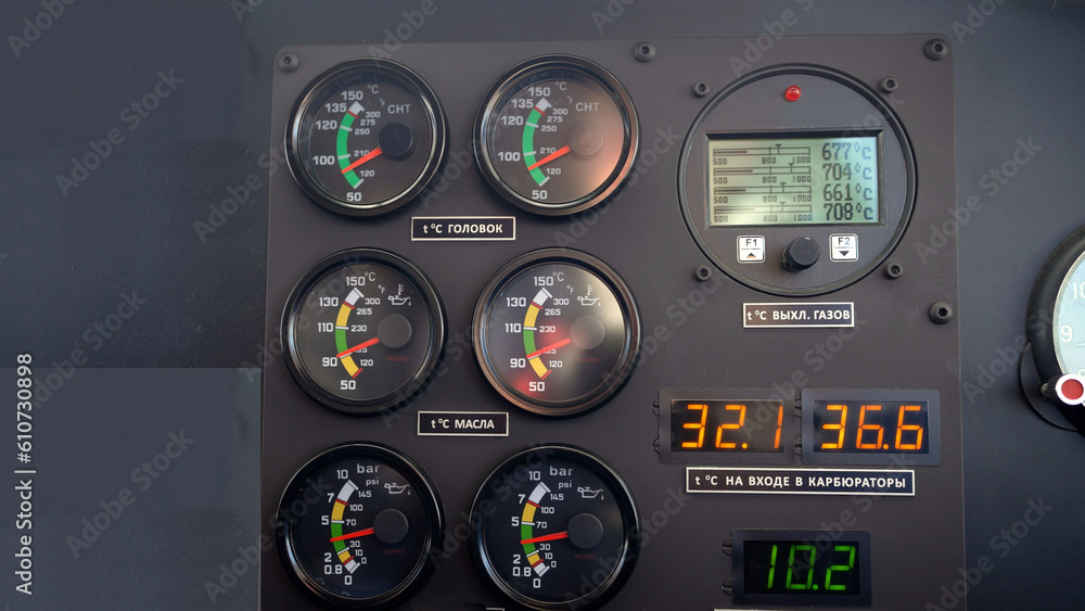 Foto de Indicators of aircraft instruments in the cockpit. The ...
