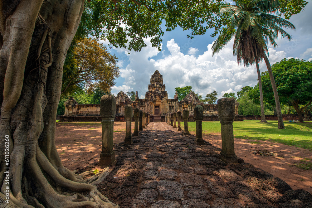 Foto de Ancient Khmer Temple Ruins of Prasat Sdok Kok Thom (Sdok Kok ...