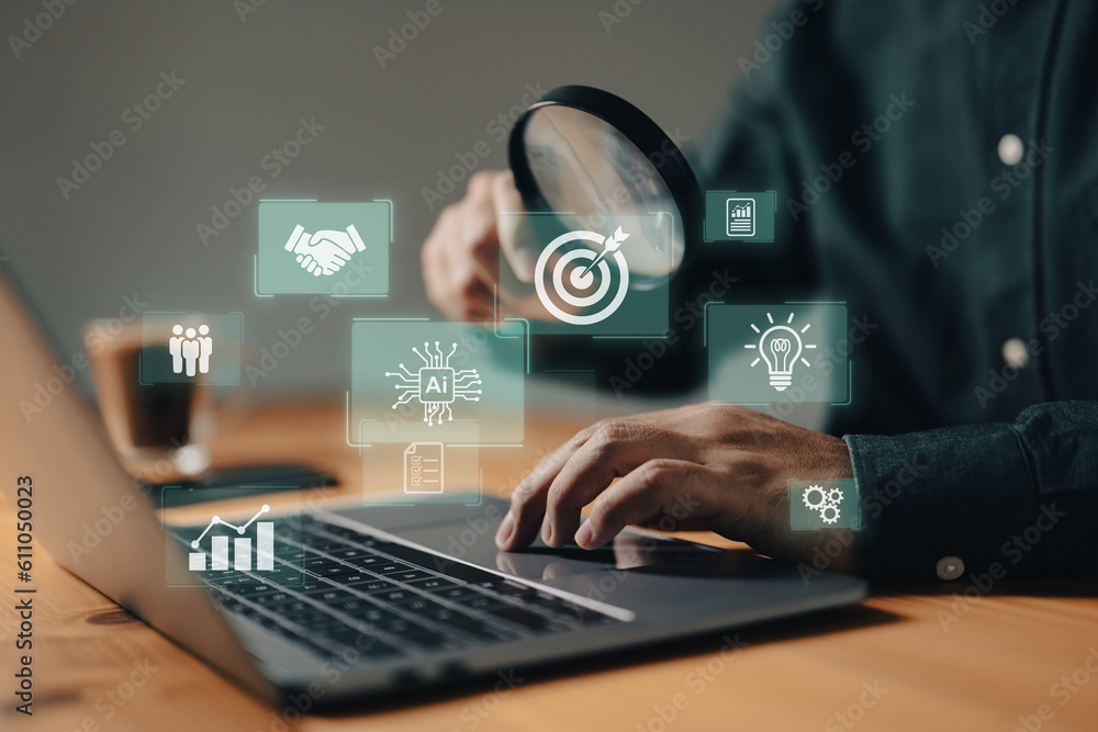 Foto de Magnifying glass focus for competitive analysis, creative, idea ...