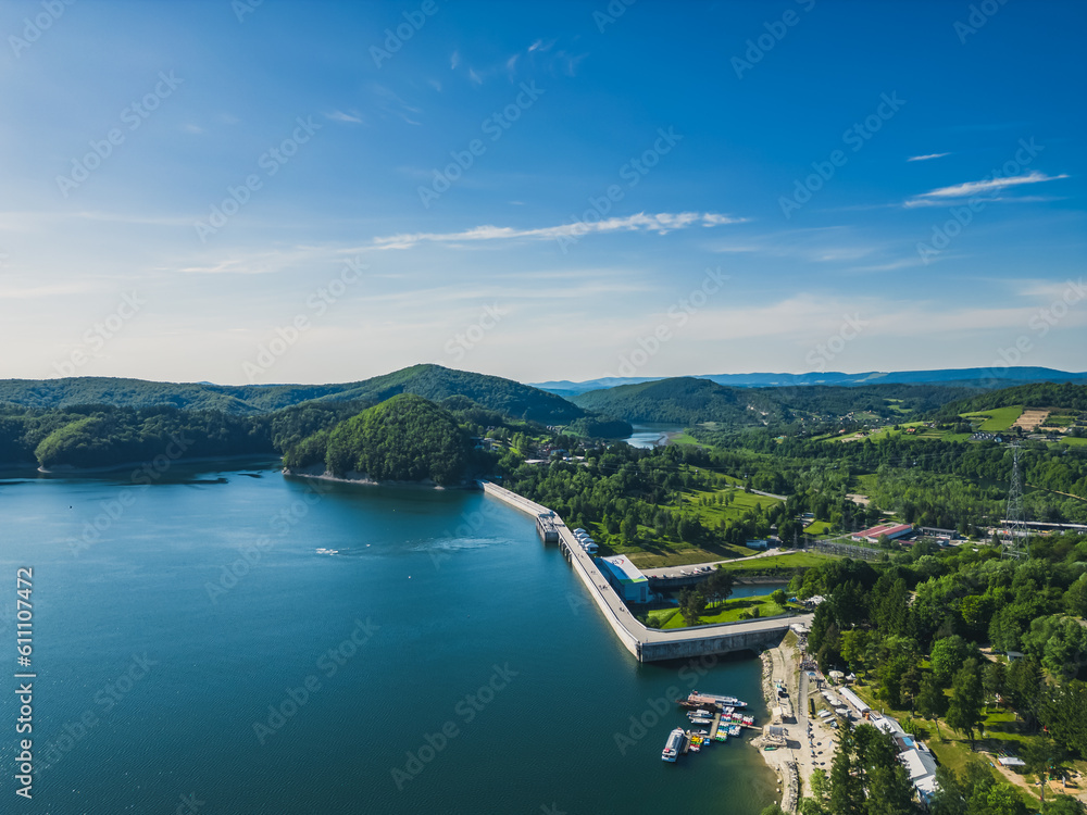 Foto de Panoramic view from the drone during sunset, on Lake Solina ...