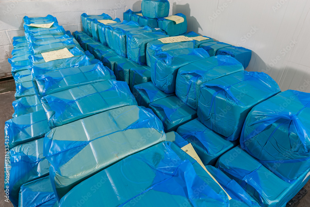 Beurre industriel. Packs de 25 kg palettisés. Stockage en chambre ...