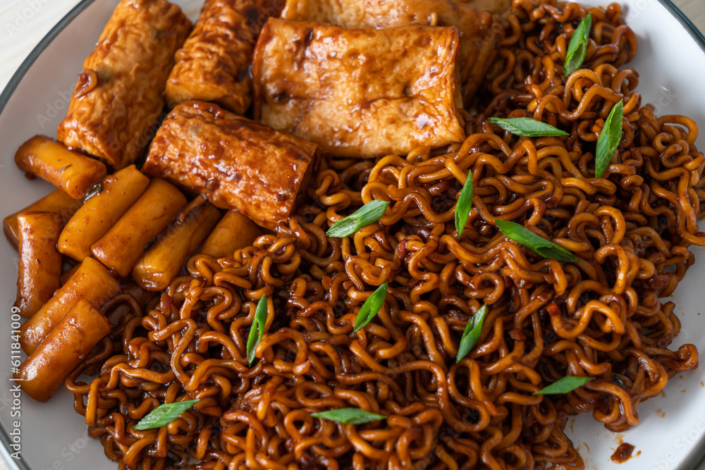Jajangmyeon or JJajangmyeon with Odeng and Omuk - Korean Instant ...