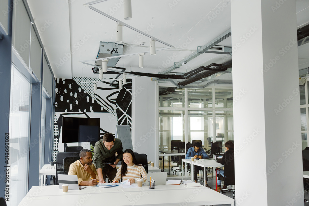 Colleague collaborative discussion office brainstorm paper Stock Photo ...