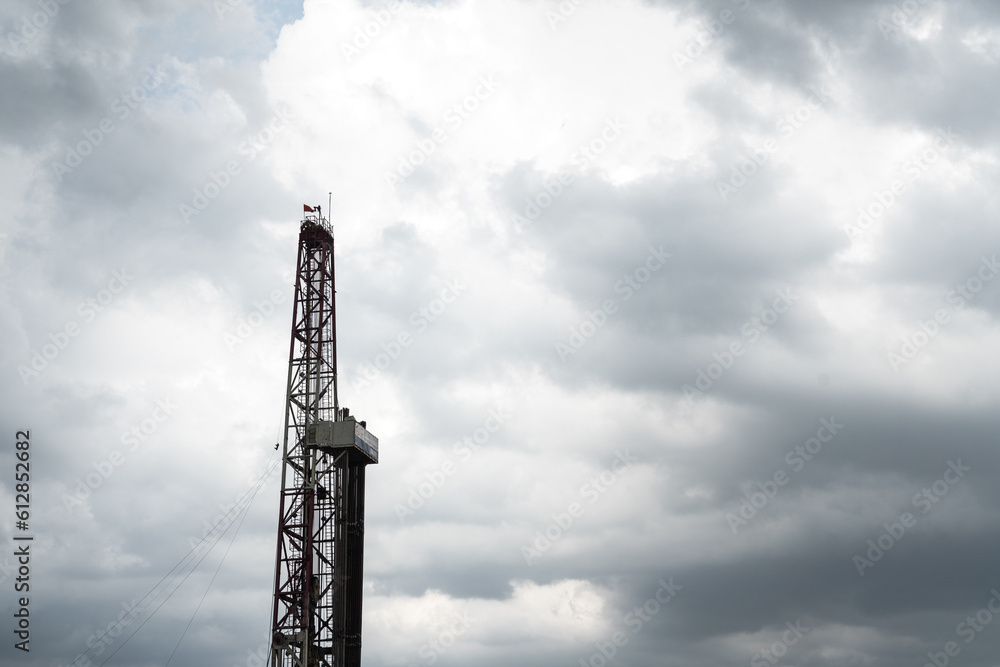 The oil drilling rig derrick structure on cloudy sky background, oil ...