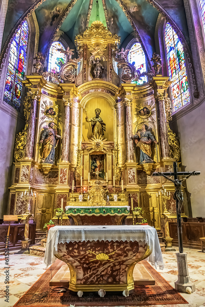 Foto de Interior of Catholic 13th century Saint James Church (Eglise ...