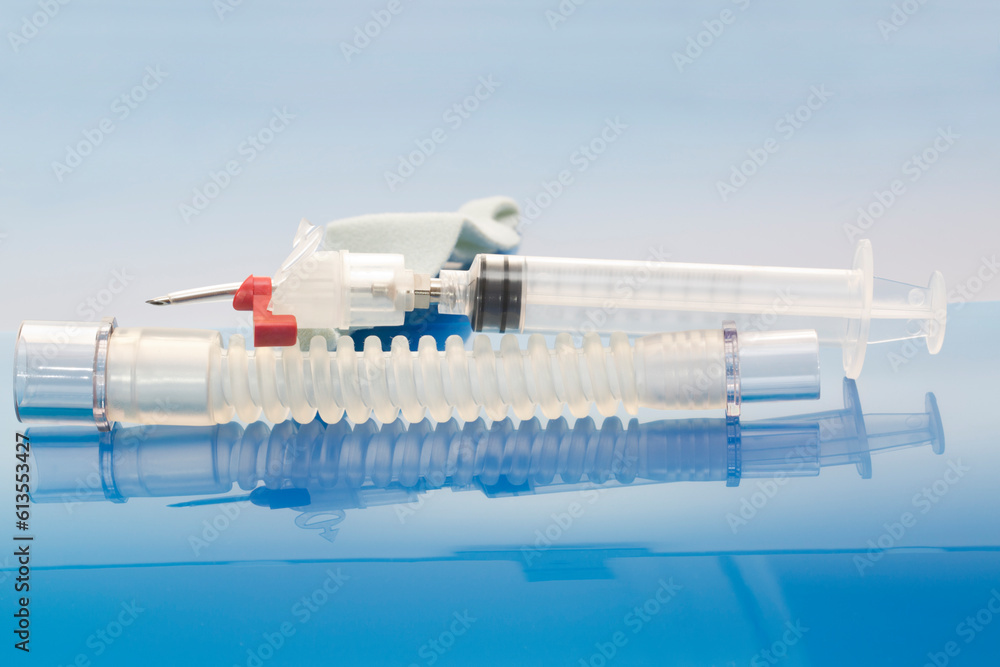 Emergency cricothyrotomy set with cricothyrotomy needle, syringe ...