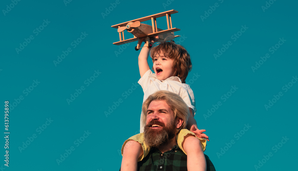 Foto de Father and son playing with wooden airplane. Family Time ...