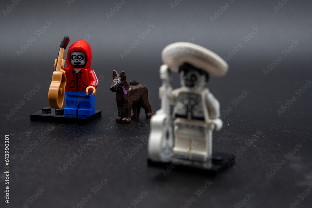 100 años de Disney lego, personajes coco Miguel y Ernesto de la cruz ...