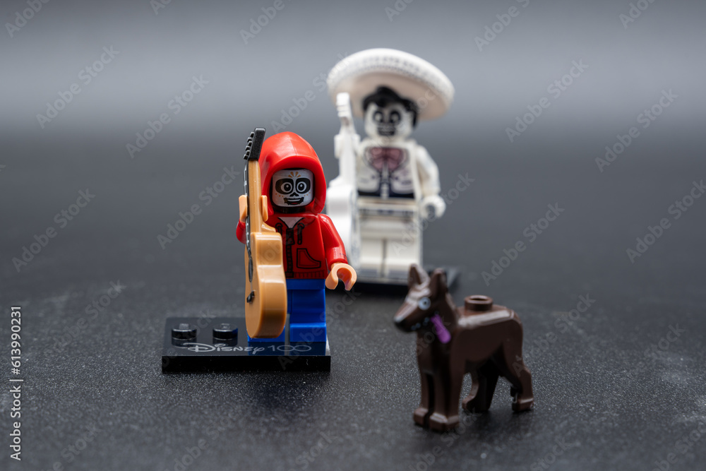 100 años de Disney lego, personajes coco Miguel y Ernesto de la cruz ...