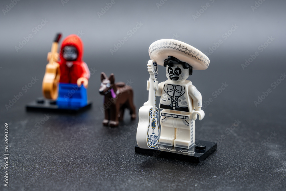 100 años de Disney lego, personajes coco Miguel y Ernesto de la cruz ...