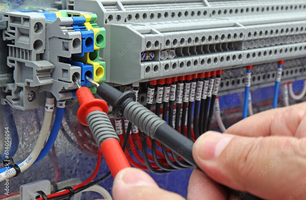 Measurement of electrical parameters in a switchboard using a digital ...