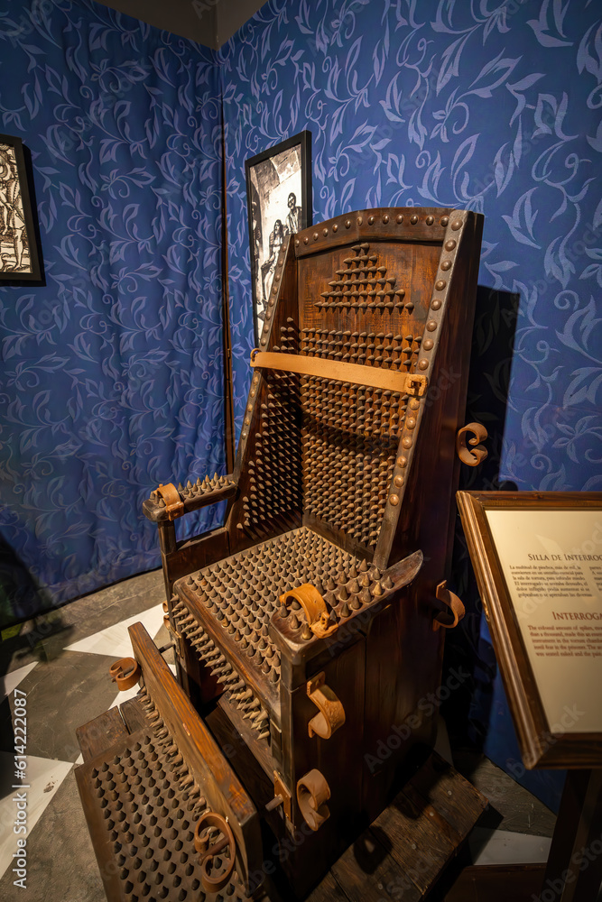 Foto de Interrogation Chair (or Iron Chair) - Instrument of Torture at ...