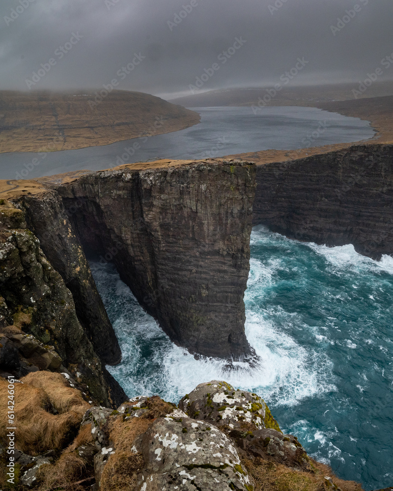 Lake above the sea and high cliffs - Sørvágsvatn lake and cliffs above ...