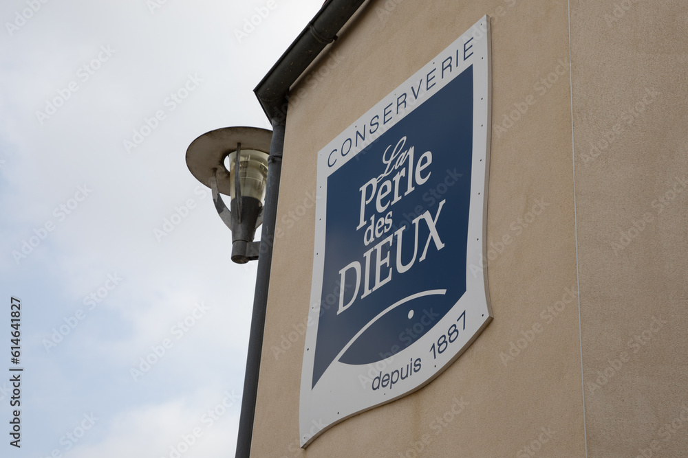 la perle des dieux brand logo and text sign on entrance French cannery ...