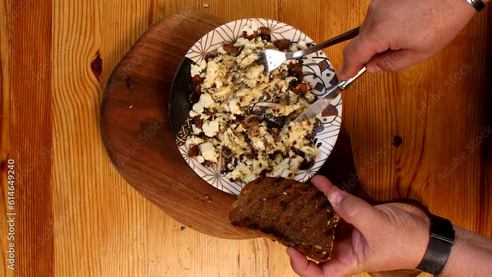 Vídeo do Stock: chef, spreads, appetizer, garlic cheese, bread, cooking ...