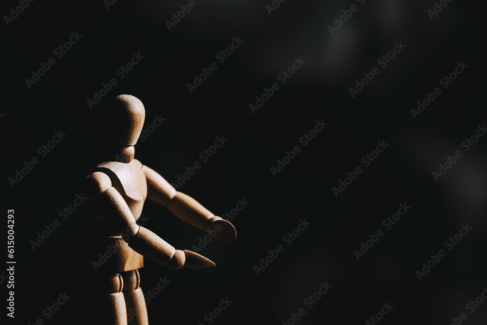 Mannequin en bois pour apprendre à dessiner le corps humain en position ...