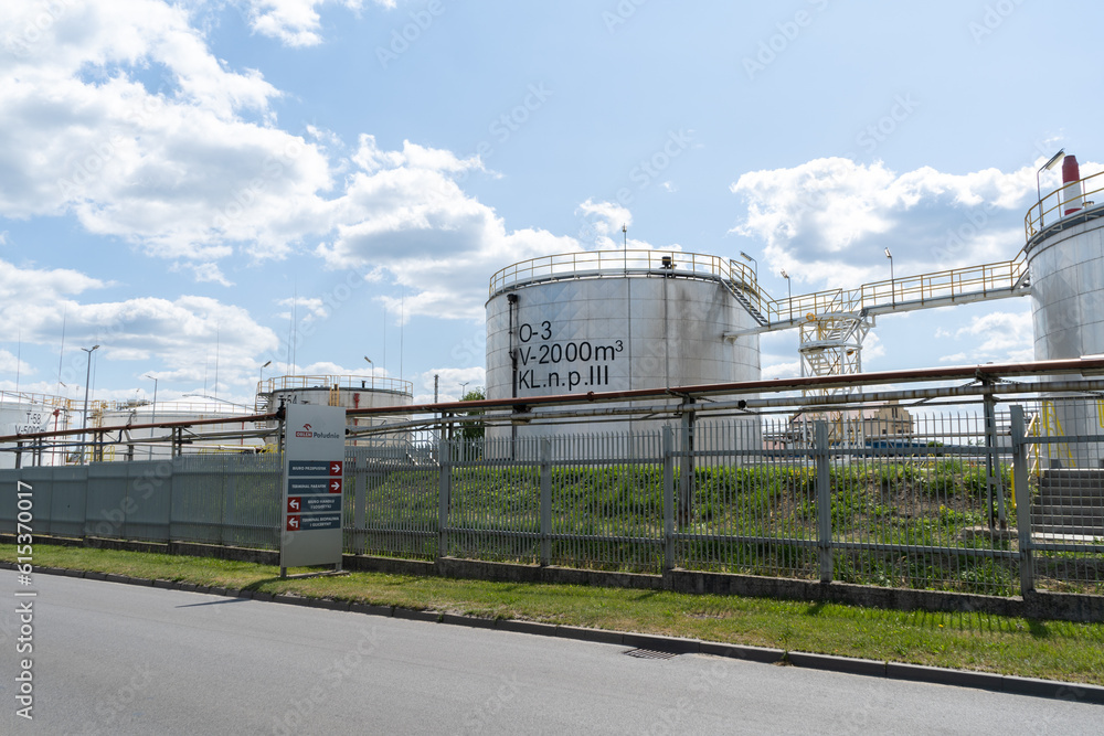 Foto de Orlen Południe oil refinery. PKN ORLEN Polski Koncern Naftowy ...