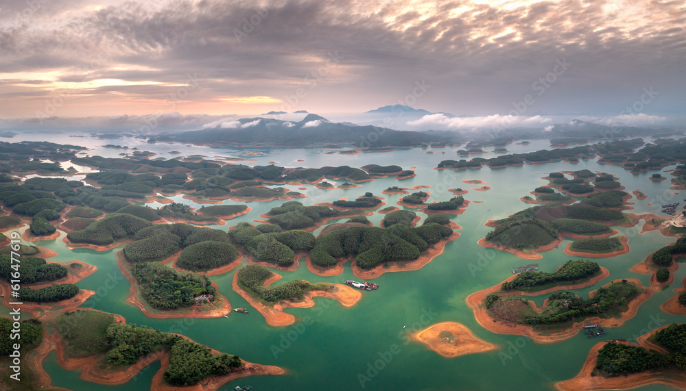 Foto de Panoramic view of Thac Ba lake from above. Thac Ba Lake ...