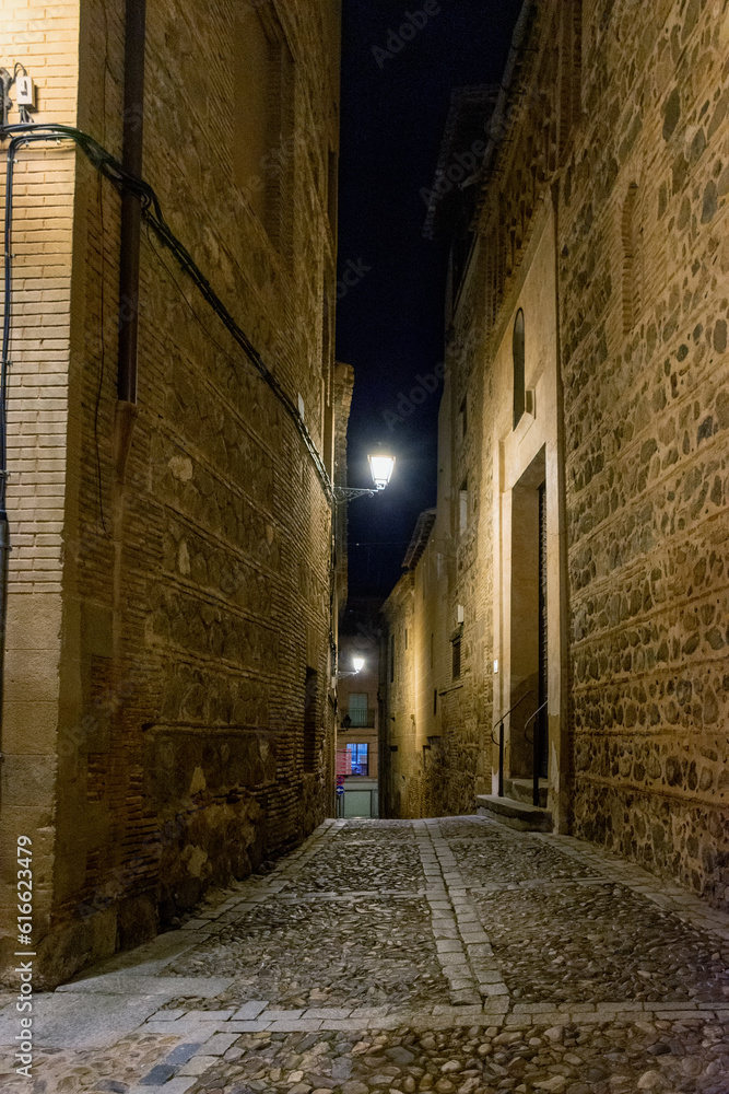 calles históricas y medievales de Toledo Stock Photo | Adobe Stock